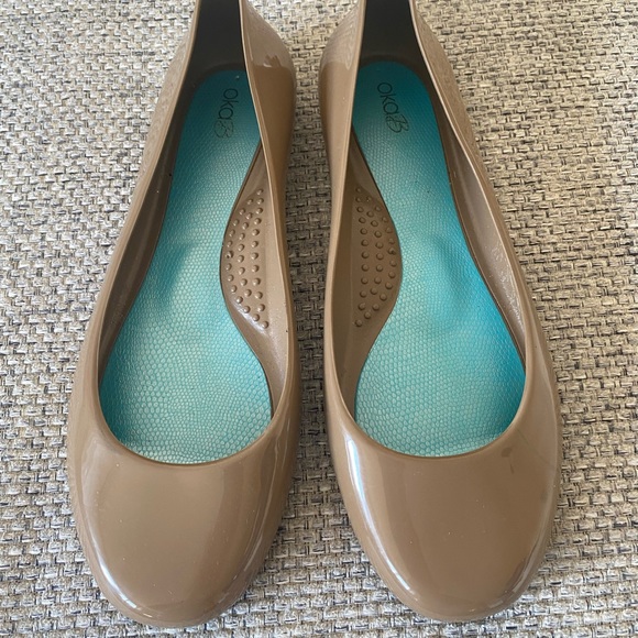 OKA b. | Shoes | Oka B Taylor Shiny Jelly Ballet Flats Size Tan Beige ...